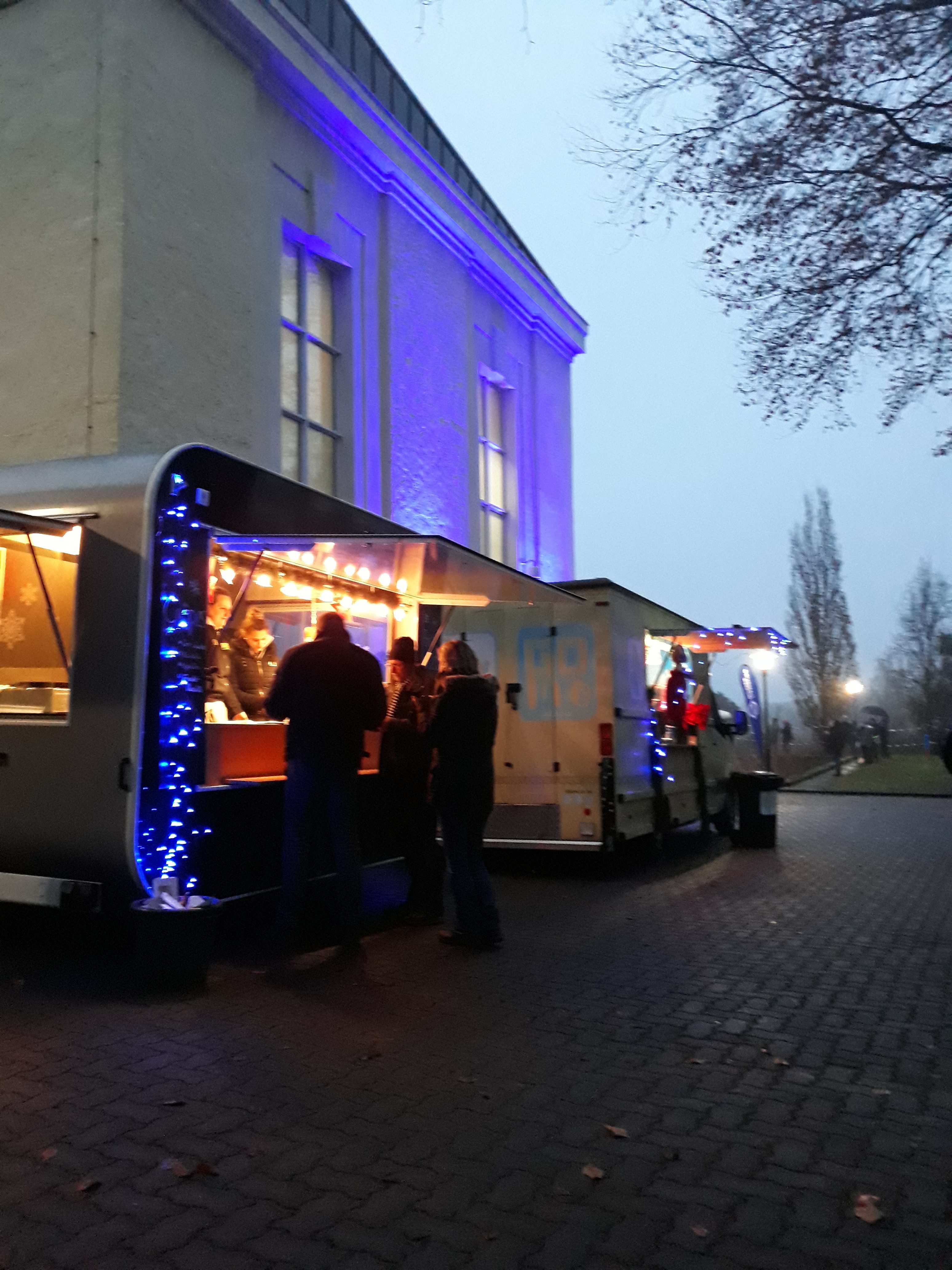 Hotdogmobil-mieten Sie unseren mobilen Bratwurstwagen-Hamburger ...